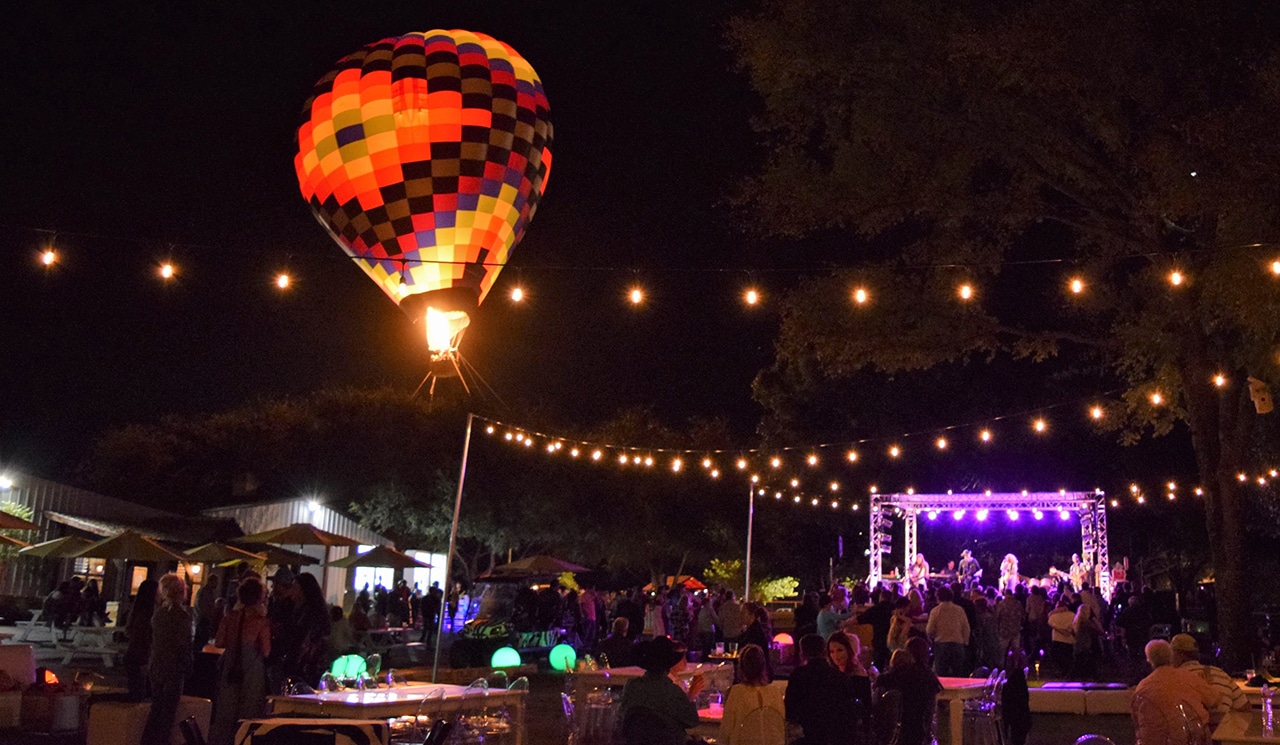 Tethered Hot Air Balloon Rides at Plano Balloon Festival 2025 | Rohr ...